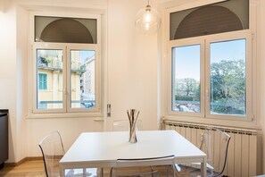 Apartamento | Sala de estar | Smart TV de 40 polegadas com canais digitais 