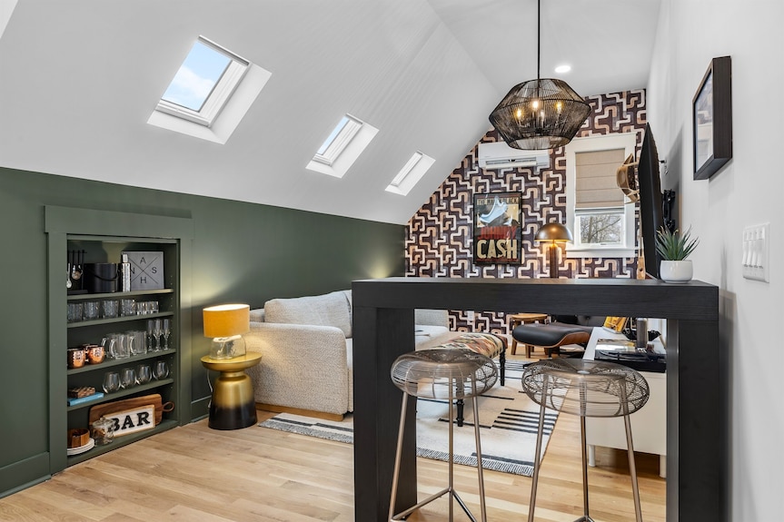 Skylit Designer 1br Guest House · Walk To East Nashville Cafés · Pet-friendly - Nashville, TN