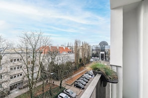 Apartamento clássico, sacada, vista para a cidade | Vista da sacada