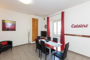 Apartamento | Cozinha privada | Micro-ondas, lava-louças, máquina de café expresso, cafeteira/chaleira