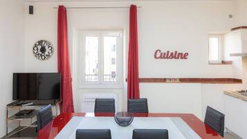 Apartamento | Cozinha privada | Micro-ondas, lava-louças, máquina de café expresso, cafeteira/chaleira