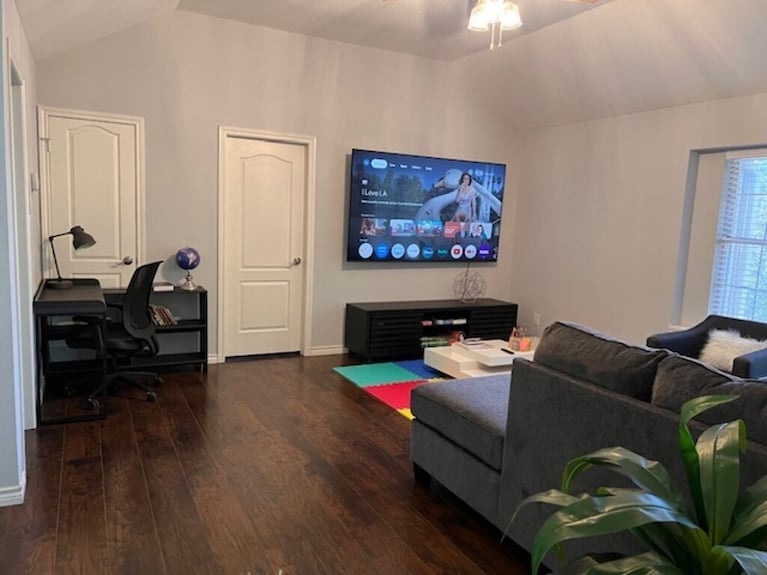 Your Home Away From Home: Spacious Group Getaway - Grand Prairie