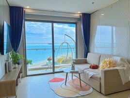 Apartamento, 3 quartos, vista para o oceano | Área de estar