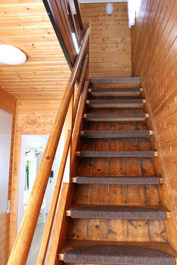 Charming, spacious 2BR in Böblingen, walk to Lakes, Transit & German ...