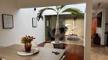 Apartamento standard, varanda | Área de estar