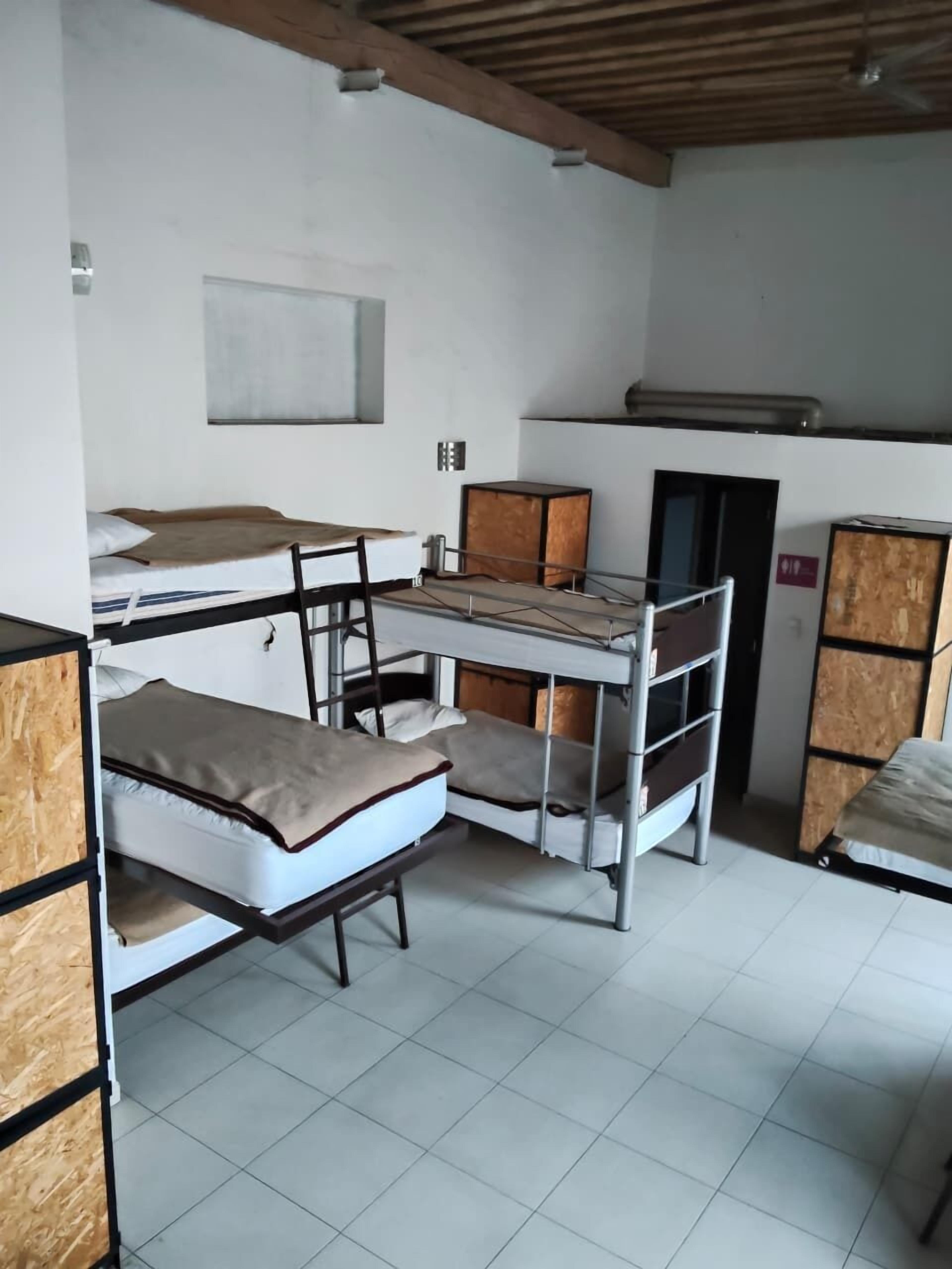 Dormitório compartilhado básico, somente para mulheres, sacada, vista para a cidade | Wi-Fi de cortesia