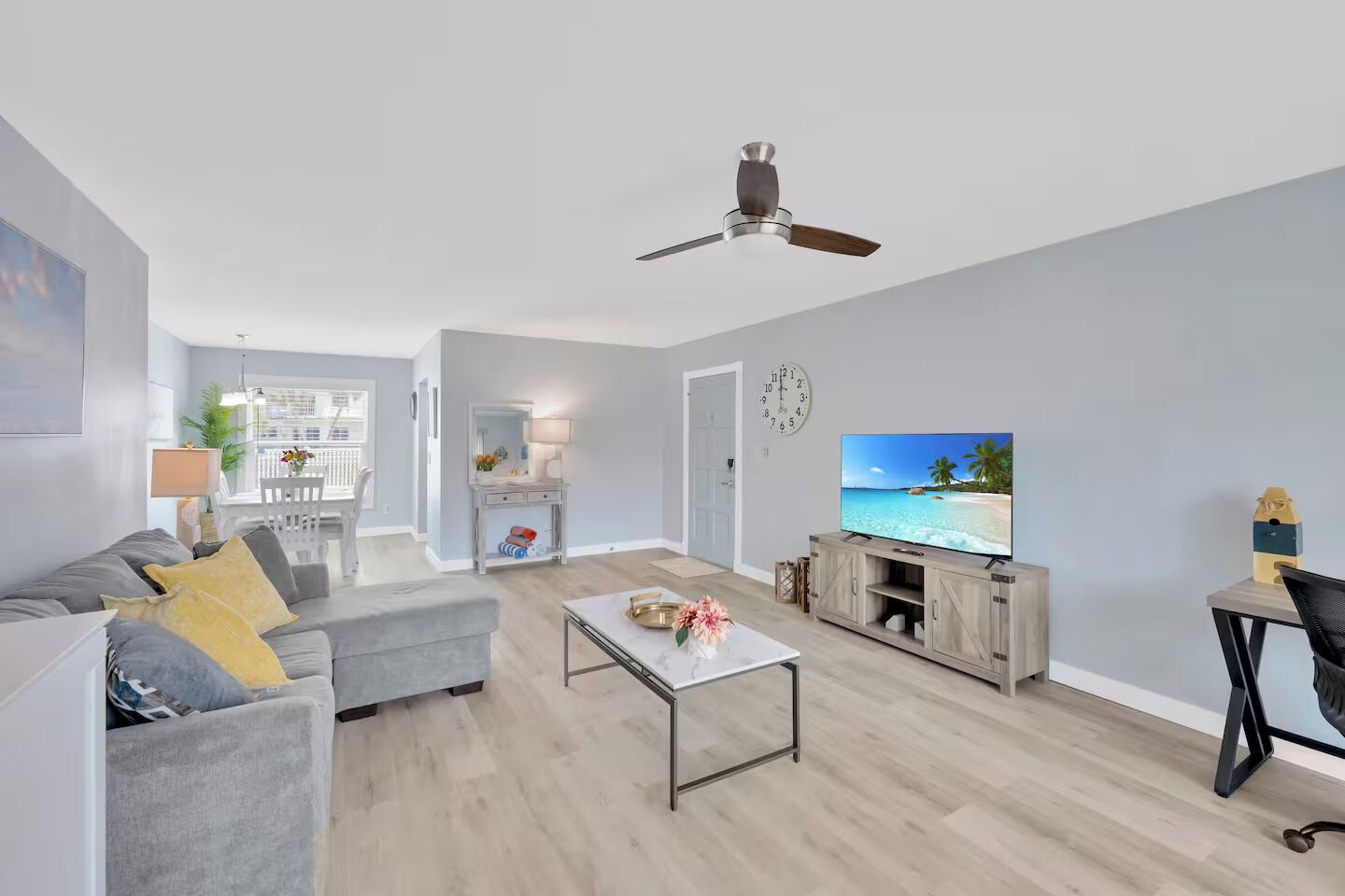 Remodeled 2-bedroom Condo With Canal Views In Treasure Island Florida - Treasure Island, FL