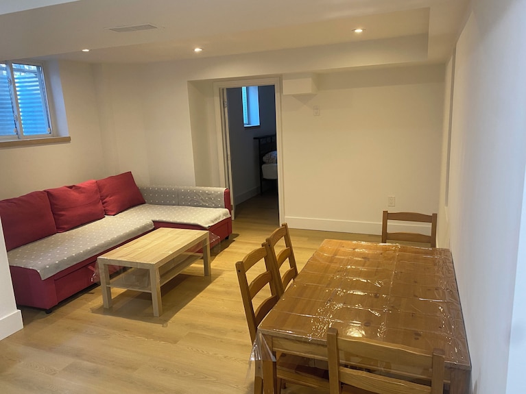 One Bedroom Basement Apartment In The Heart Of Richmond Hill - Vaughan