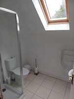 Quarto Duplo | Casa de banho | Artigos de higiene pessoal grátis, um secador de cabelo