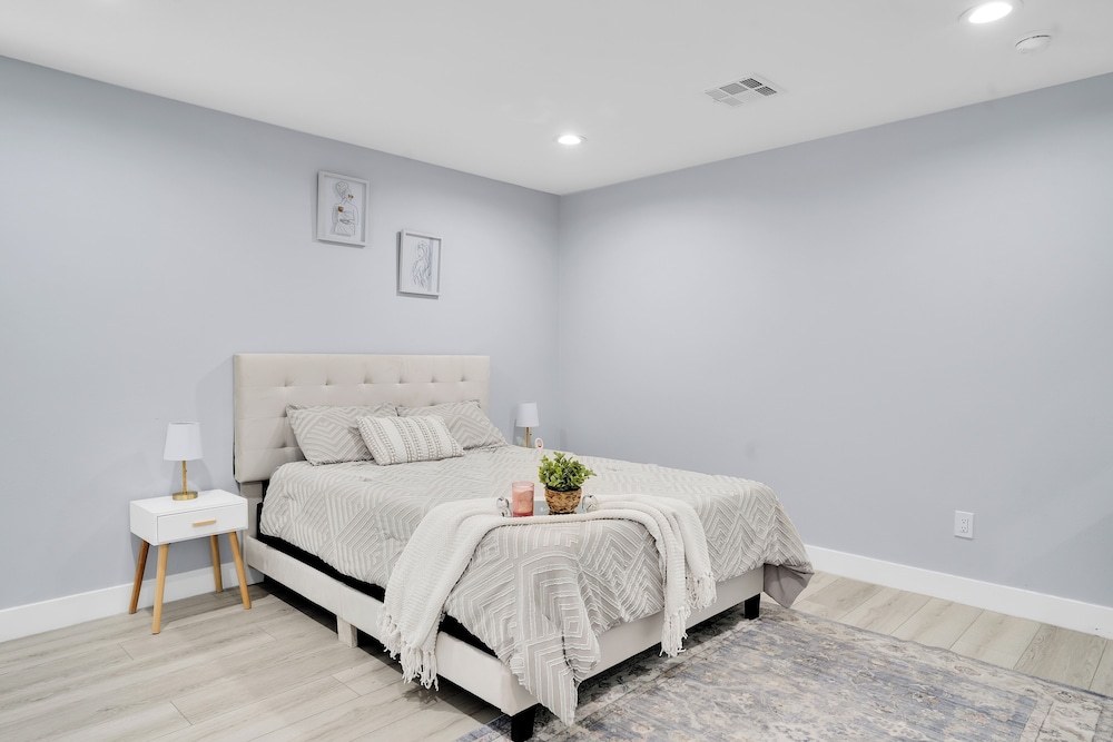 Cozy 1-bedroom apartment in delightful Anaheim with AC - Anaheim | Vrbo