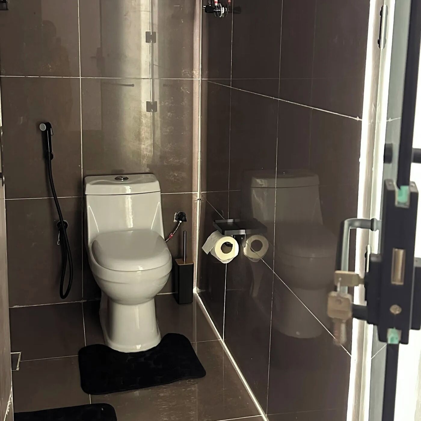 Quarto luxo | Banheiro | Chuveiro, toalhas de banho, sabonete, shampoo