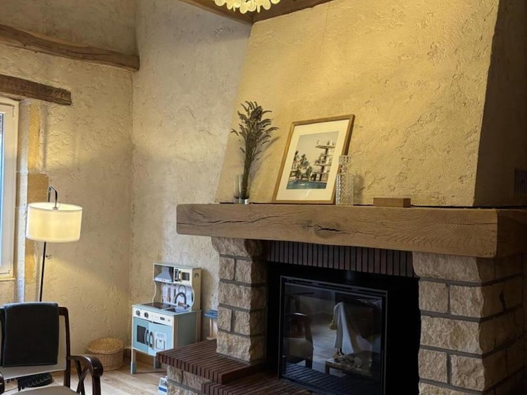 Peaceful 8-person Cottage With Garden Near Le Pal Park - Auvergne