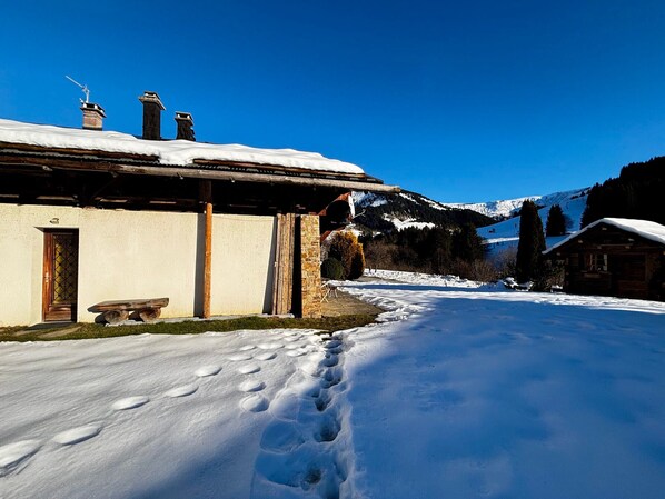 Garden flat with Wi-Fi, terraces near ski slopes Reviews, Deals ...
