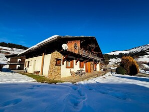 Garden flat with Wi-Fi, terraces near ski slopes Reviews, Deals ...