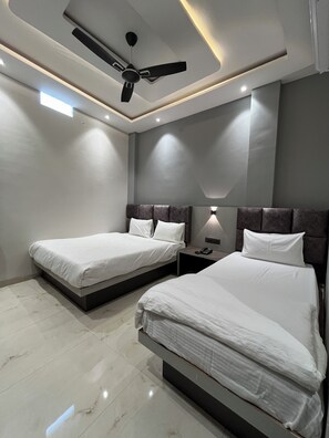 Quarto Triplo Deluxe | Ferro/tábua de engomar, Wi-fi grátis