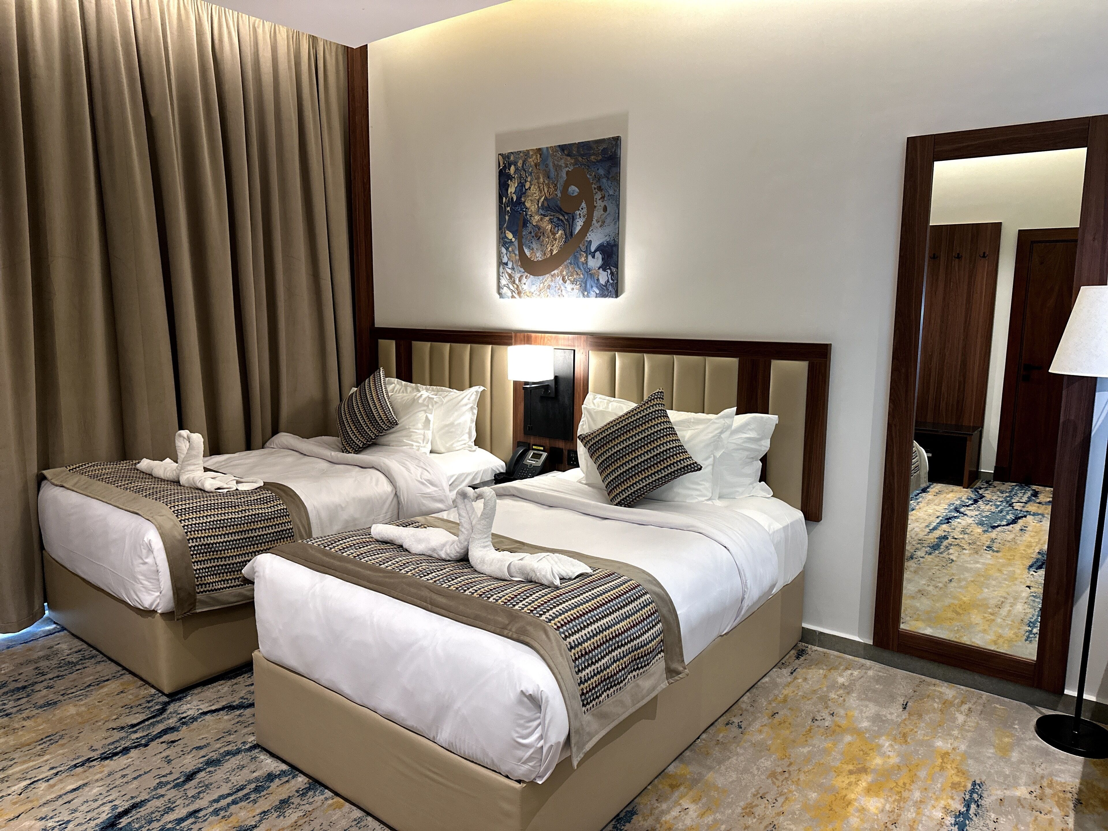 Quarto Duplo ou Twin Deluxe, Vista para a cidade | Lençóis de algodão egípcio, roupa de alta qualidade, edredões de penas 