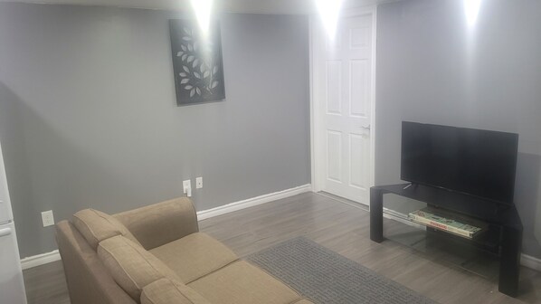 Cozy Private Room in a Shared Lower Level Space Reviews, Deals & Photos ...