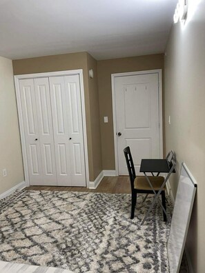 Cozy 1-bedroom apartment in pleasant Queens with AC and gym,30 min to ...