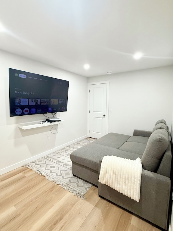 Spacious Luxury Private Basement Suite Near Yyc Airport - Calgary