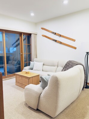 Ski In/Out, 2+Parking, Hot Tub, 5 min Walk to Town - Latest Reviews ...