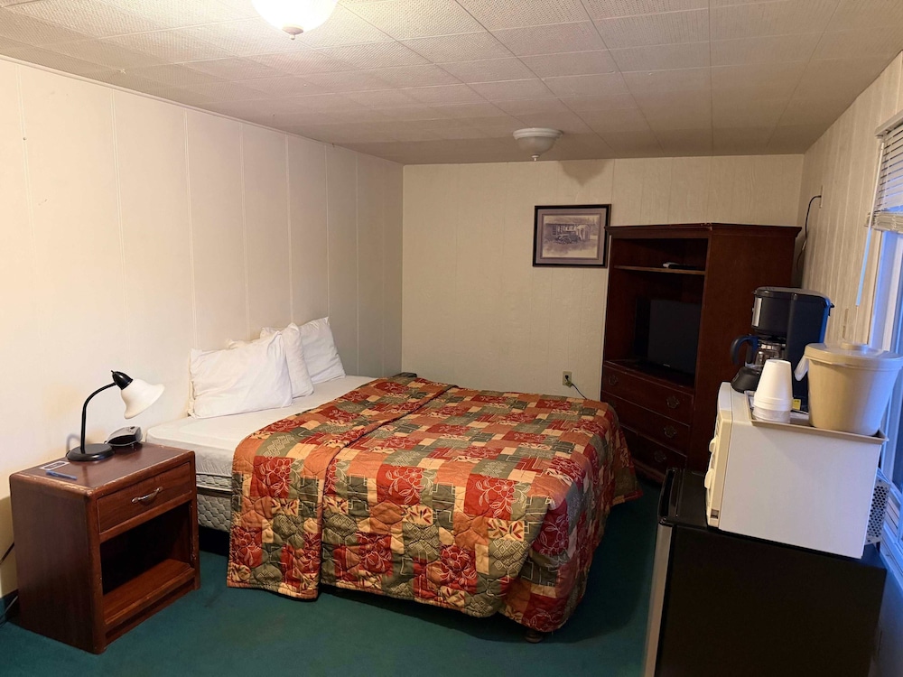 Sagebrush Inn - Splash Park, Baker