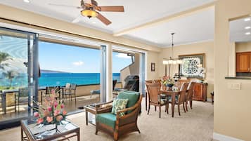 Apartamento em Condomínio Fechado, várias camas, lanai (alpendre havaiano) (Makena Surf G-201) | Interior