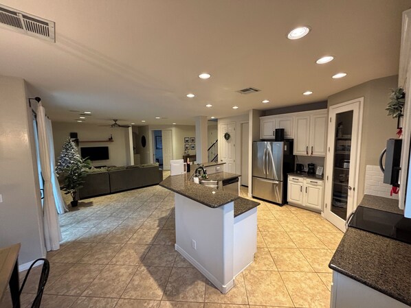 Relax at a 4 bedroom retreat at the base of the iconic Superstition ...