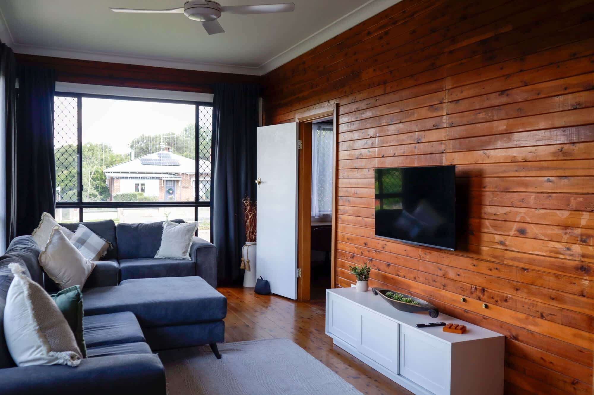 Spacious 3-bed Home In Central Tenterfield - Tenterfield