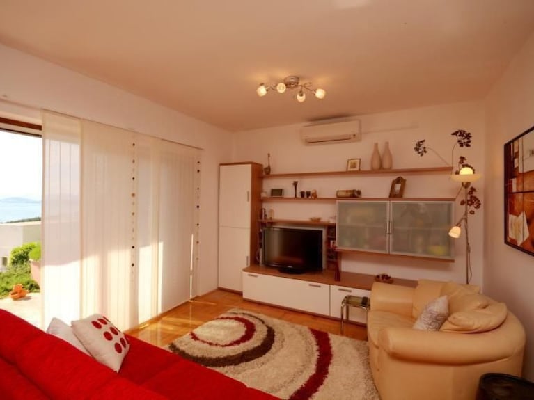 Mit Terrasse Und Herrlichem Ausblick By Interhome - Podstrana