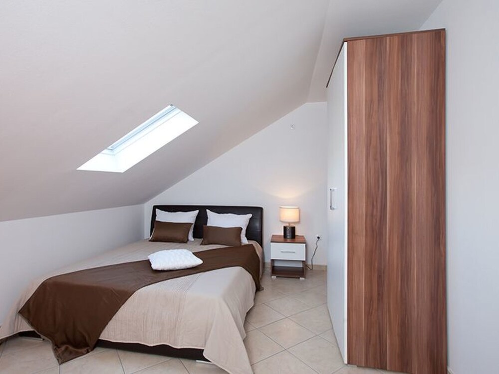 Mélanie Penthouse in einer Villa direkt am Strand by Interhome ...