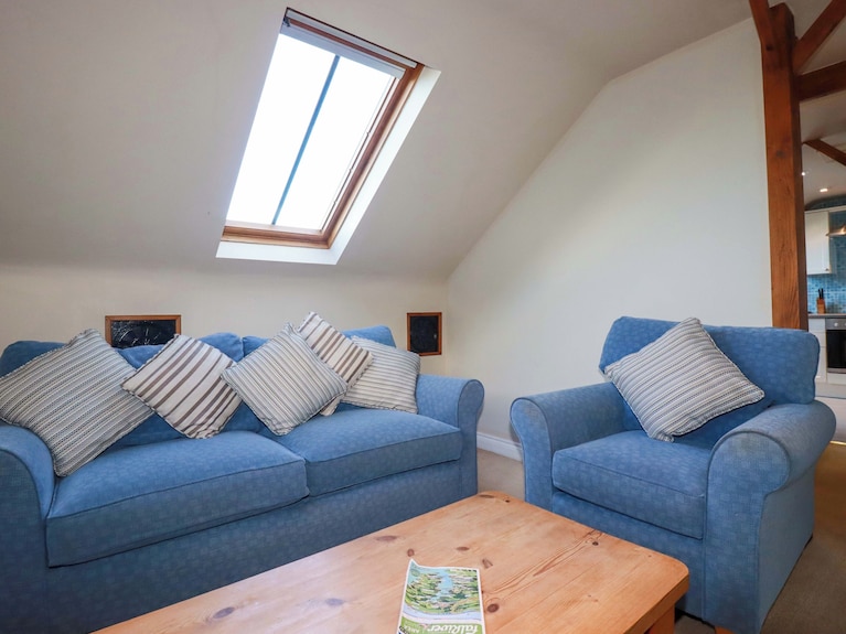 The Stables, Pet Friendly, Character Holiday Cottage In Falmouth - Falmouth