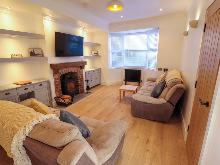 Alford Road, Family Friendly, With Hot Tub In Sutton-on-sea - Lincolnshire