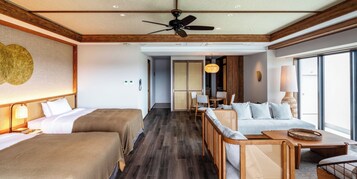 Quarto superior (Corner, High Fl with Lounge access) | Edredons de pluma, cofres nos quartos, Wi-Fi de cortesia, roupa de cama