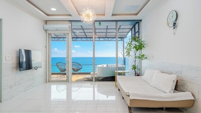 Yeongdeok Searest Poolvilla