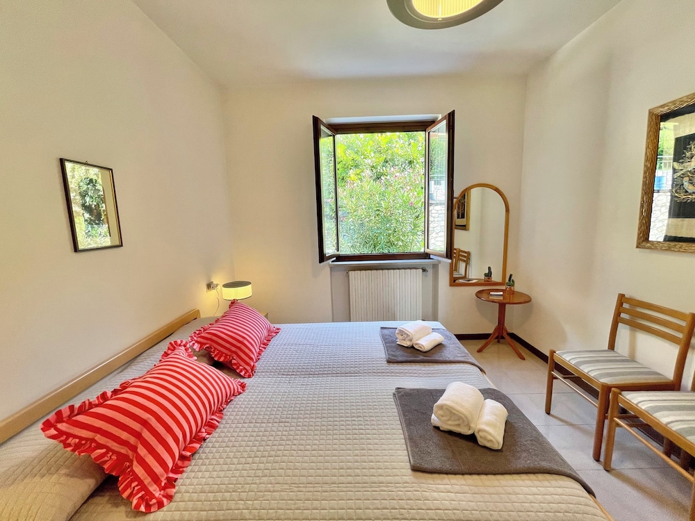 D1MORA Oleandro apartment with terrace LAKE VIEW in central area in ...