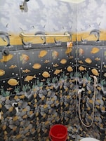 Um polibã, toalhas fornecidas, sabão, champô