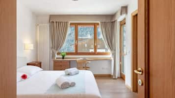 Apartamento Standard, vários quartos, 2 casas de banho (Charming Apartment Close to Cableway) | 3 quartos, Wi-fi, roupa de cama fornecida