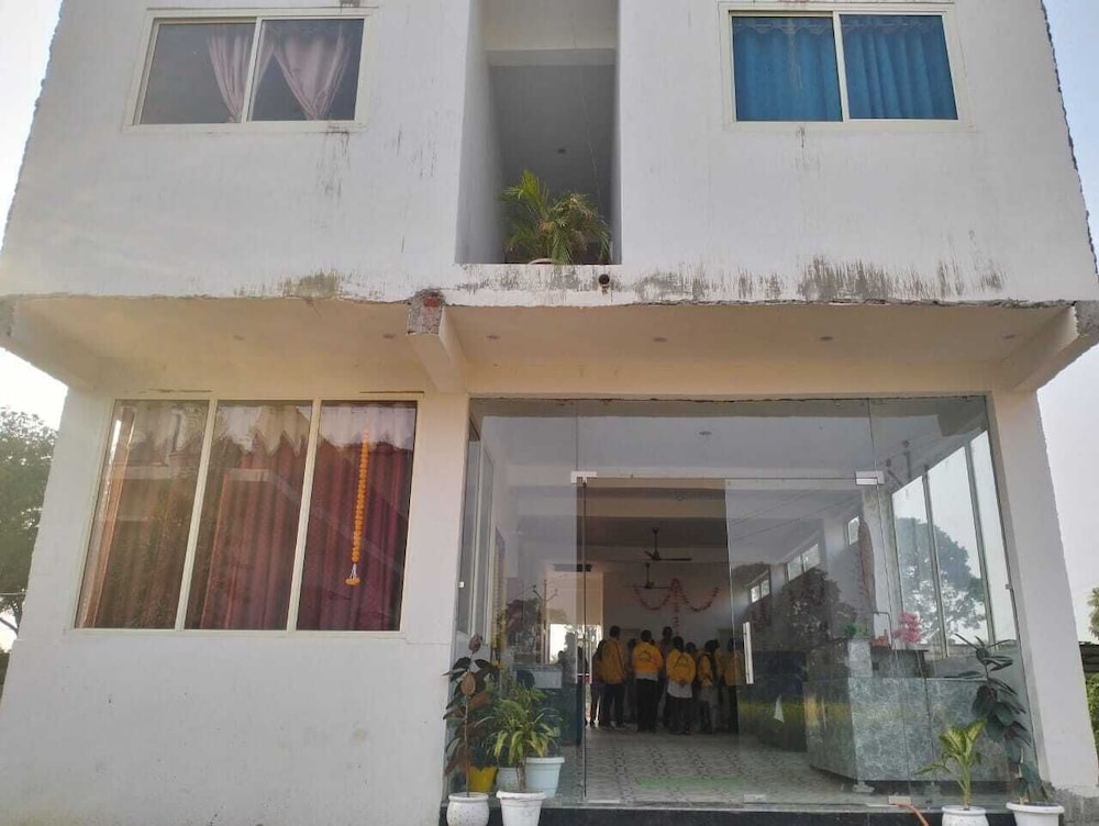 Shri Dham Hotel And Resort - Ayodhya