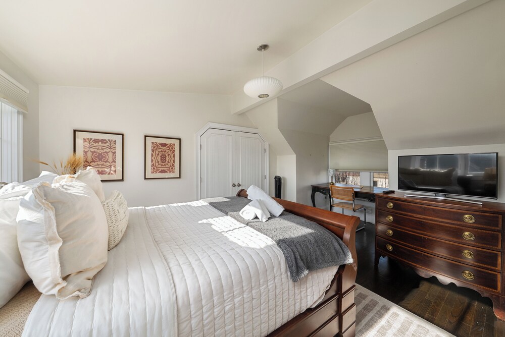 Step into the coziest two bedroom! - Aktuelle Bewertungen, Angebote ...