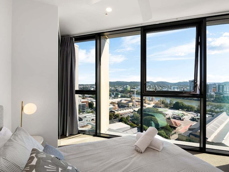 Floor-to-ceiling River& Mountain View/top Location -