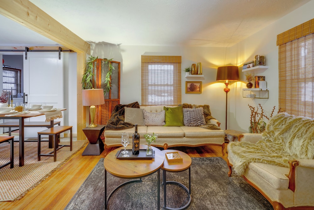 Walk To Dtwn Fayetteville: Family Home W/ Fire Pit - Fayetteville