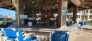 Apartamento, 3 quartos | Bar (no alojamento)