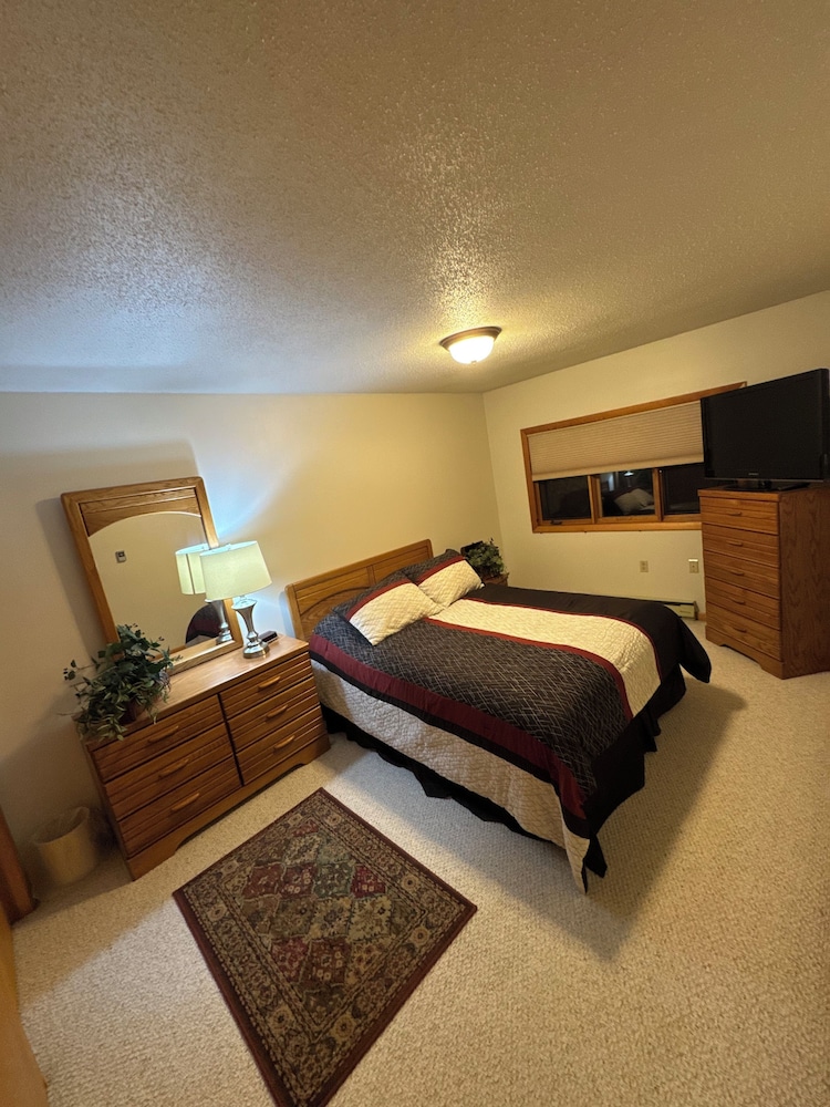 Cozy 3 bedroom home in West Dover, VT. Perfect for skiing, hiking, and ...