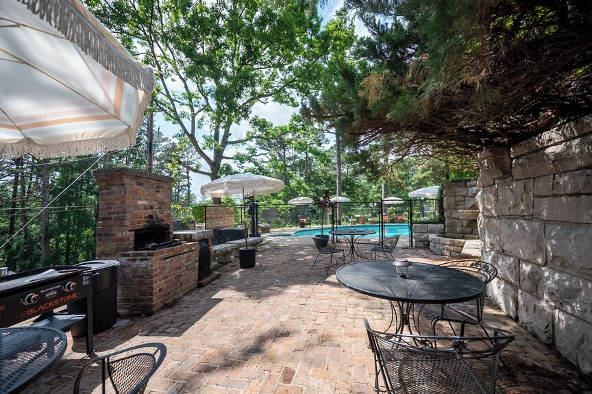 New, Updated Log Cabin! - Eureka Springs