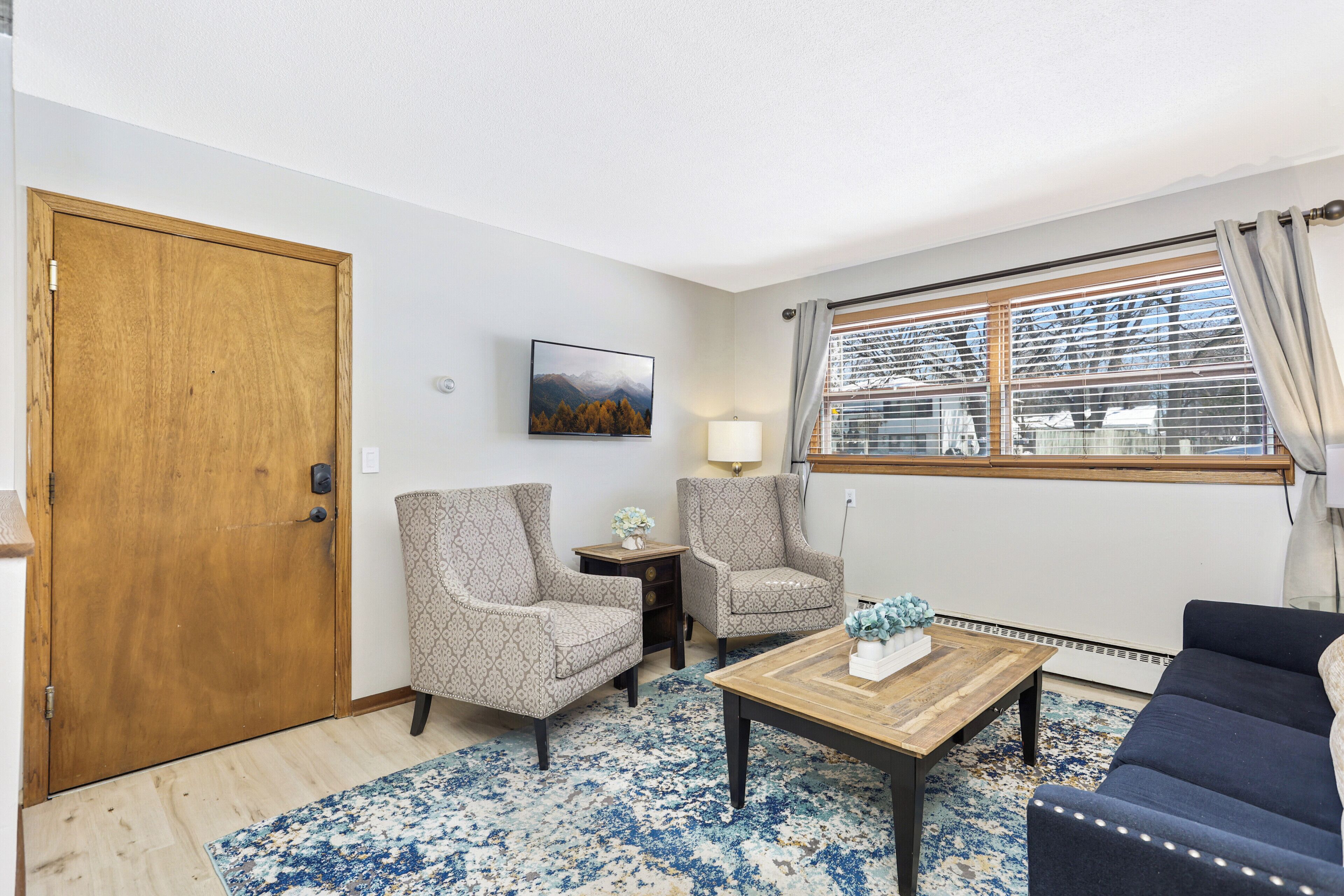 Fresh & Fabulous Fridley #2  Modern 2 Br  Renovated  Pet-friendly Fenced Yard - Blaine, MN