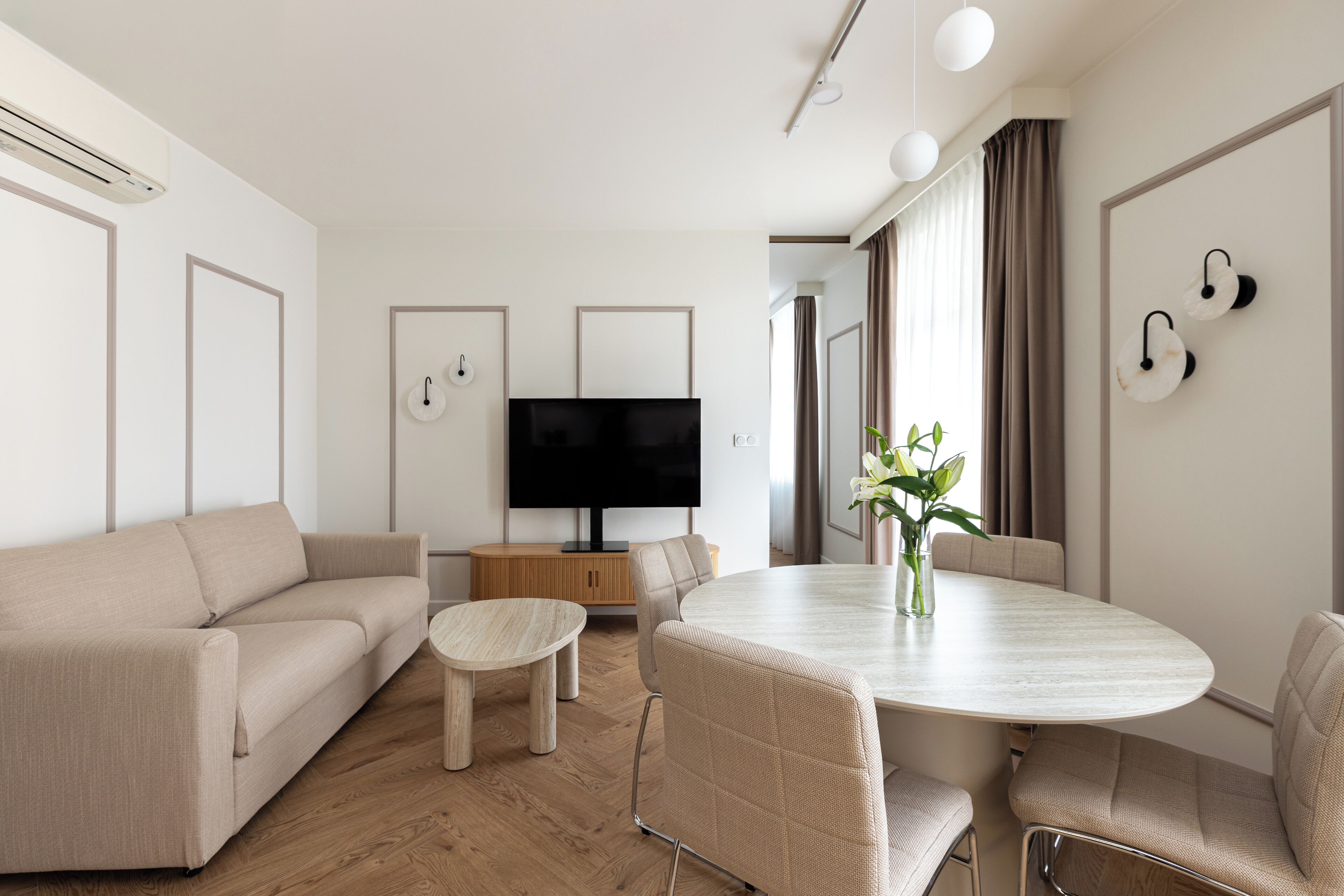 Apartamento, sacada | Área de estar | TV 40 polegadas com canais a cabo