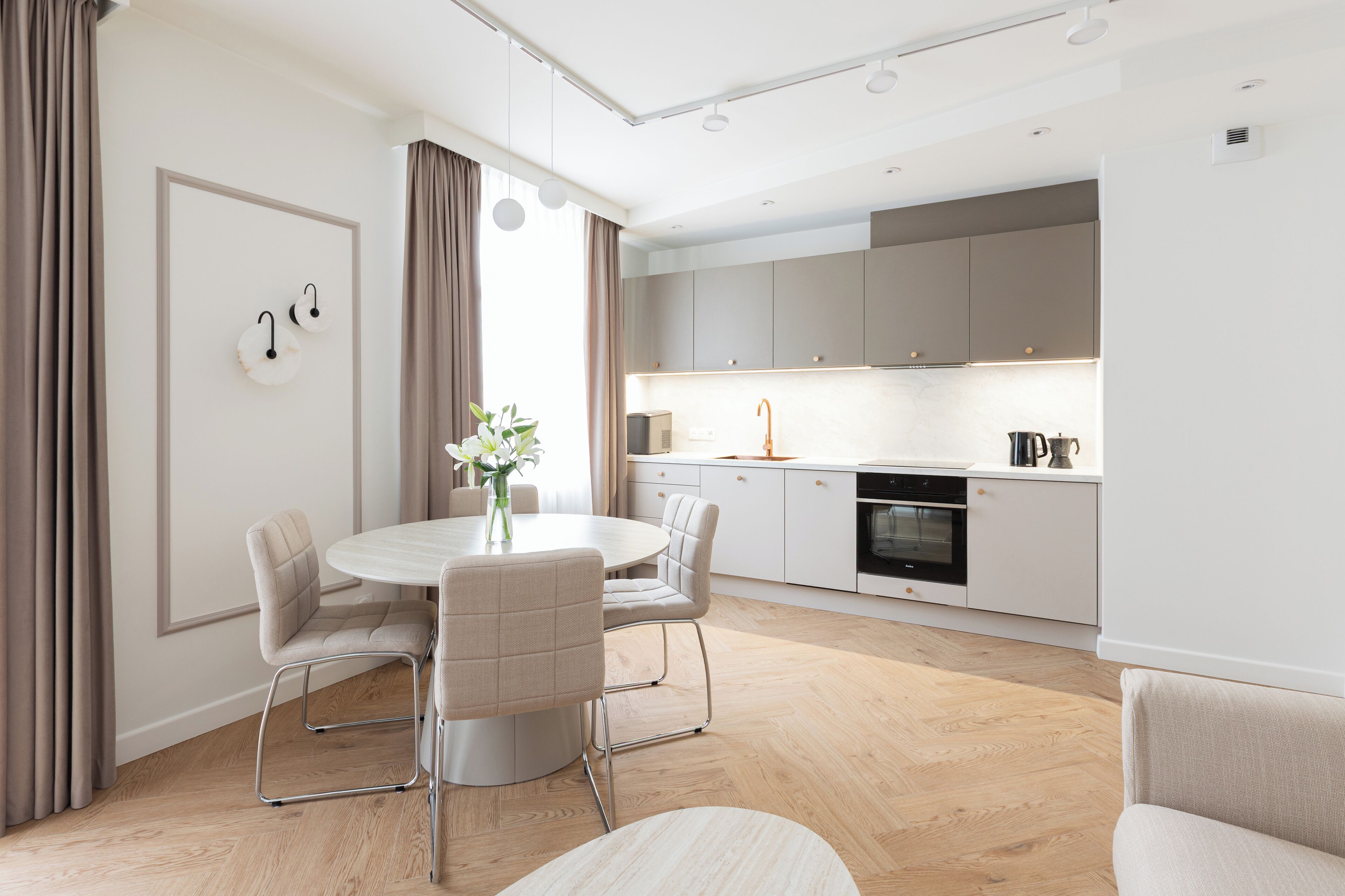 Apartamento, varanda | Sala de estar | Televisor de 40 polegadas com canais por cabo 