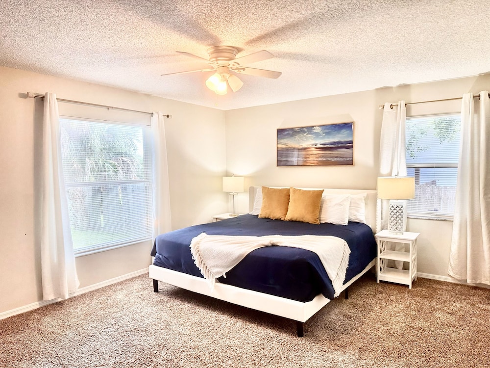 Family Villa w/ Lake View, 3 miles to Siesta Key! - Gulf Gate Estates ...