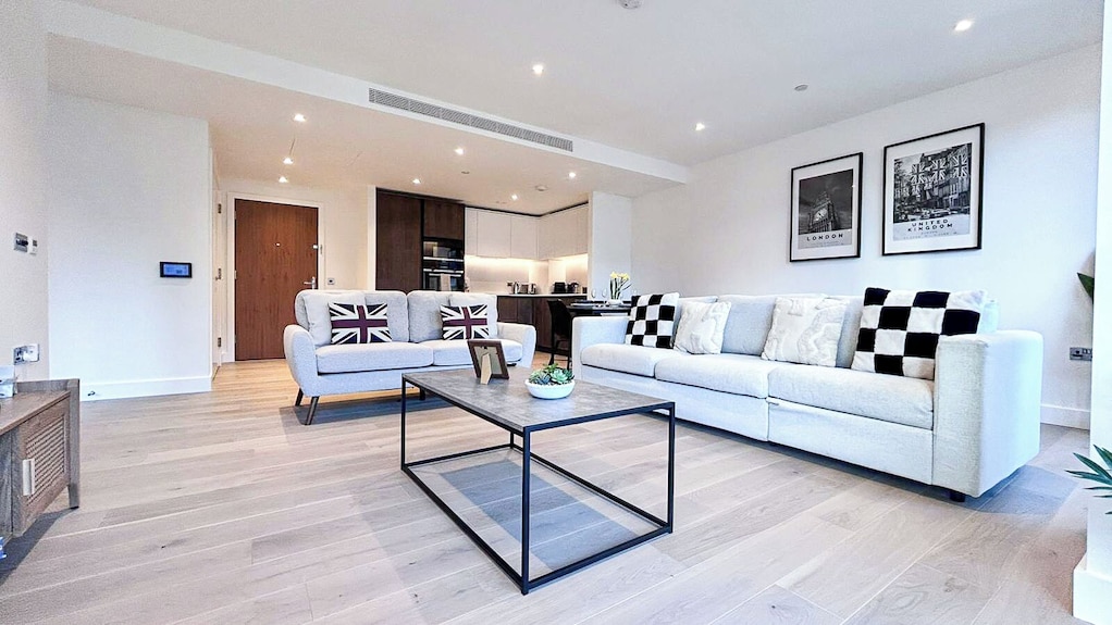 2bdr Bloomsbury Flat With Balcony & Ac Near Clerkenwell, Kings Cross, St Pancras - Trafalgar Square - London
