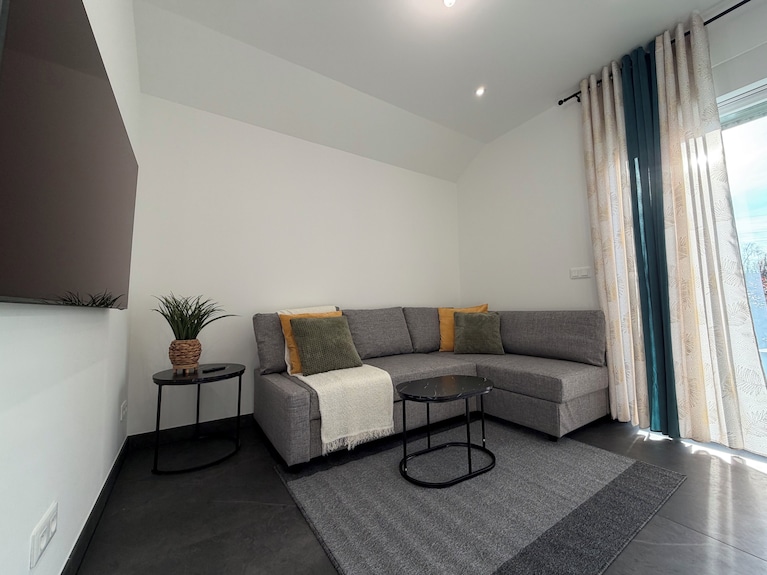 Modern Strasbourg Flat 7 Min To City Centre By Train | Terrace & Free Parking - Schiltigheim